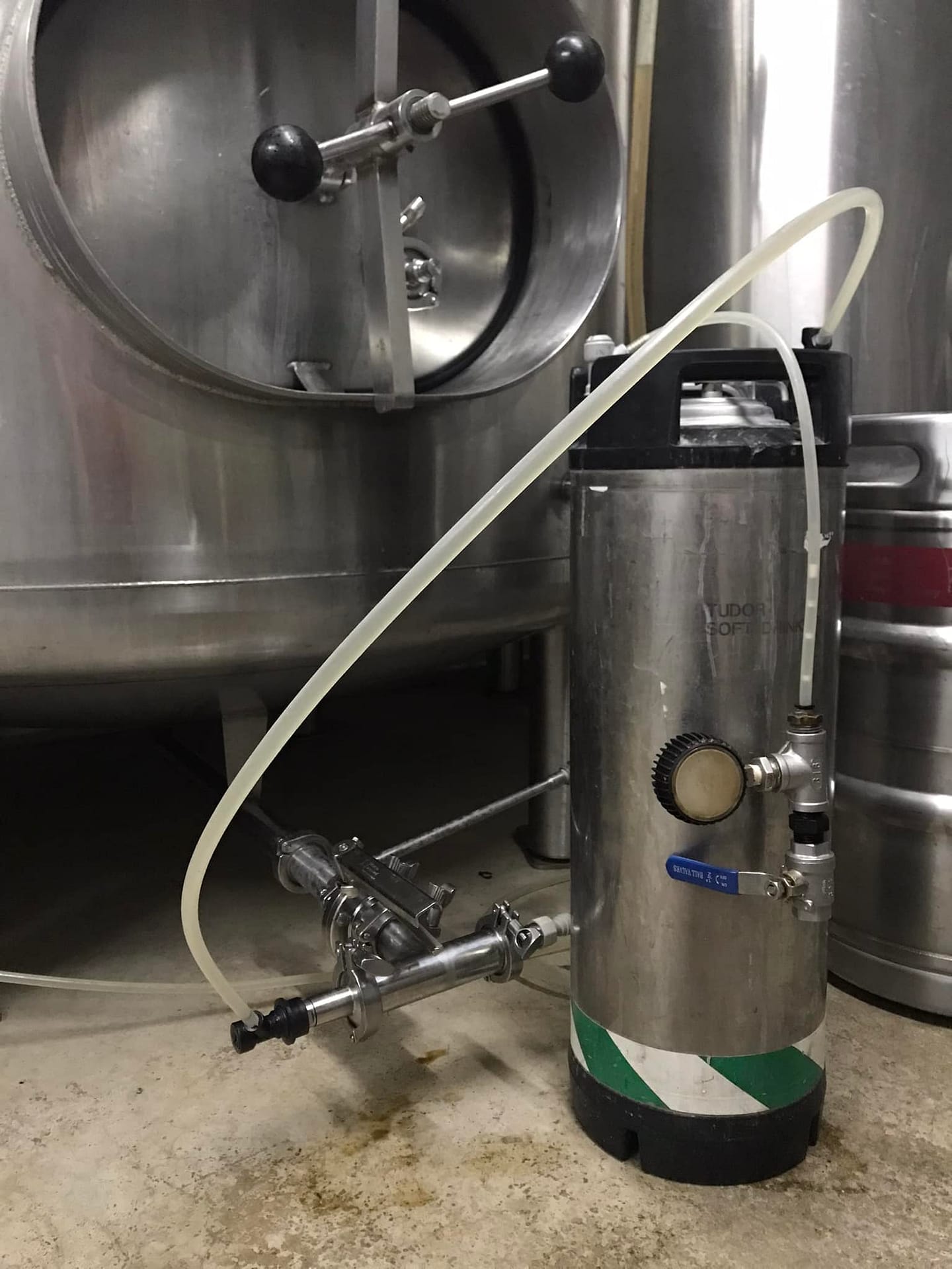 Growler and keg fills while you wait